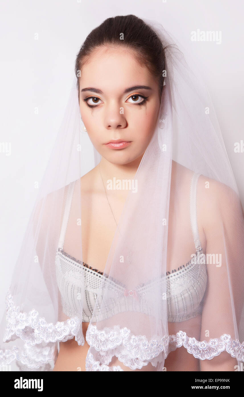 Crying bride hi-res stock photography and images - Alamy
