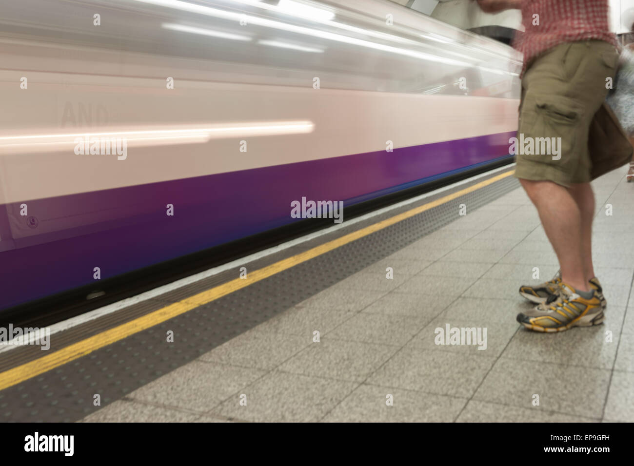 Subway legs hi-res stock photography and images - Alamy