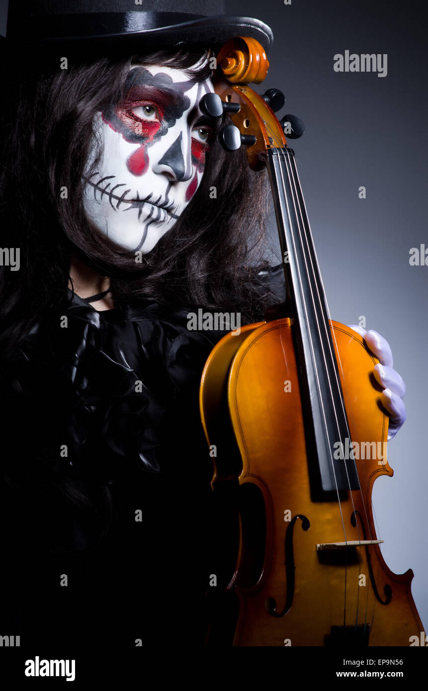 Devil violin hi-res stock photography and images - Alamy