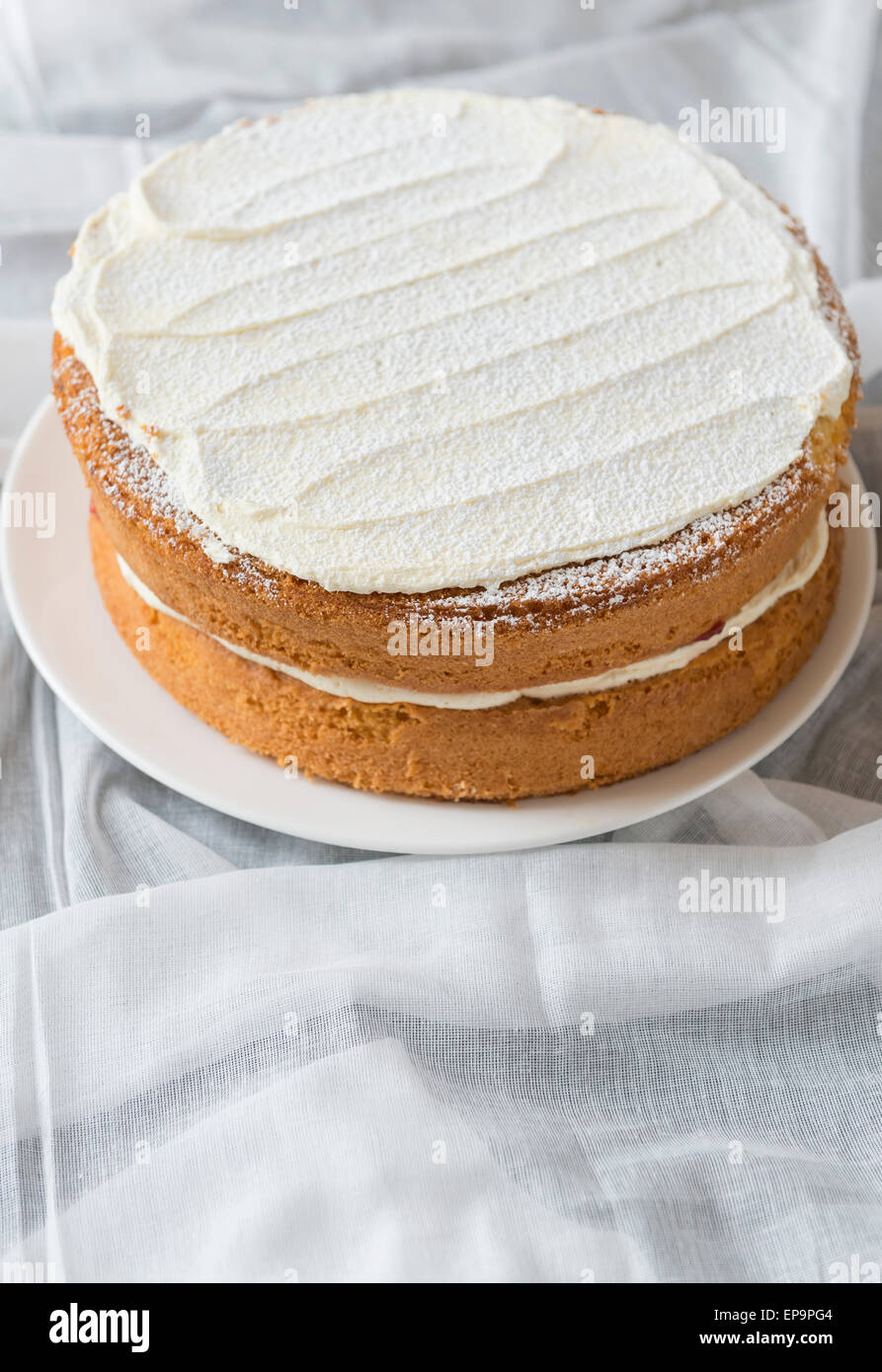 Victoria Sponge Cake Stock Photo - Alamy