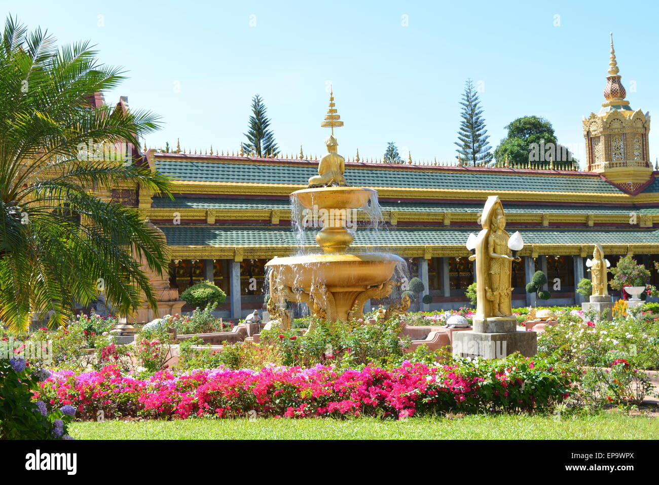 Thai temple garden Stock Photo - Alamy