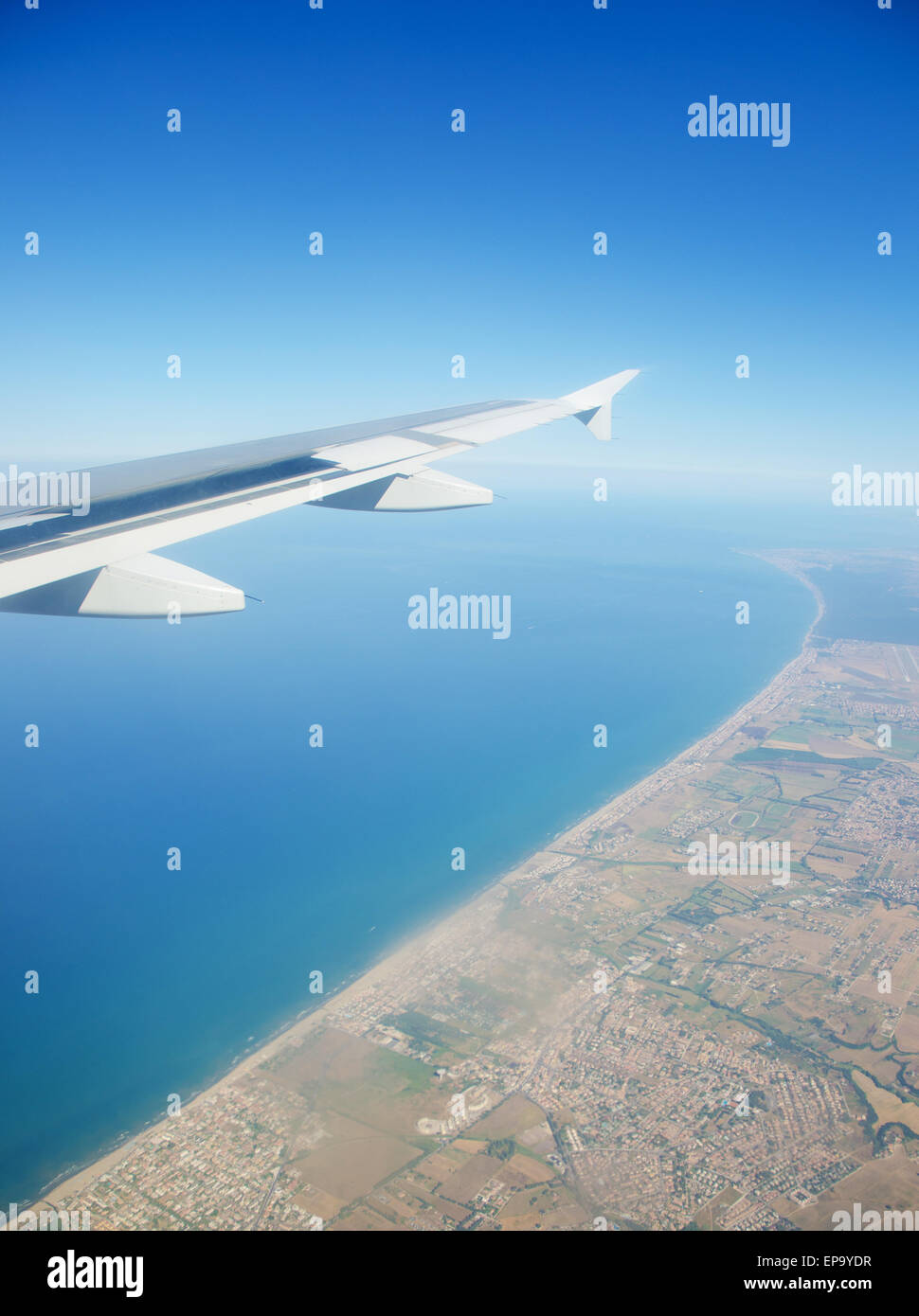 Airplane wing out of window Stock Photo - Alamy