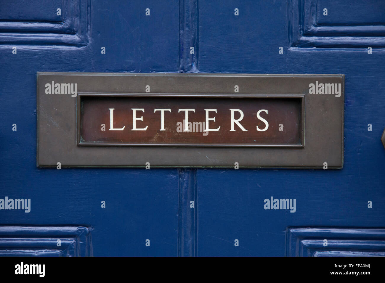 Front door letterbox letters hi-res stock photography and images - Alamy