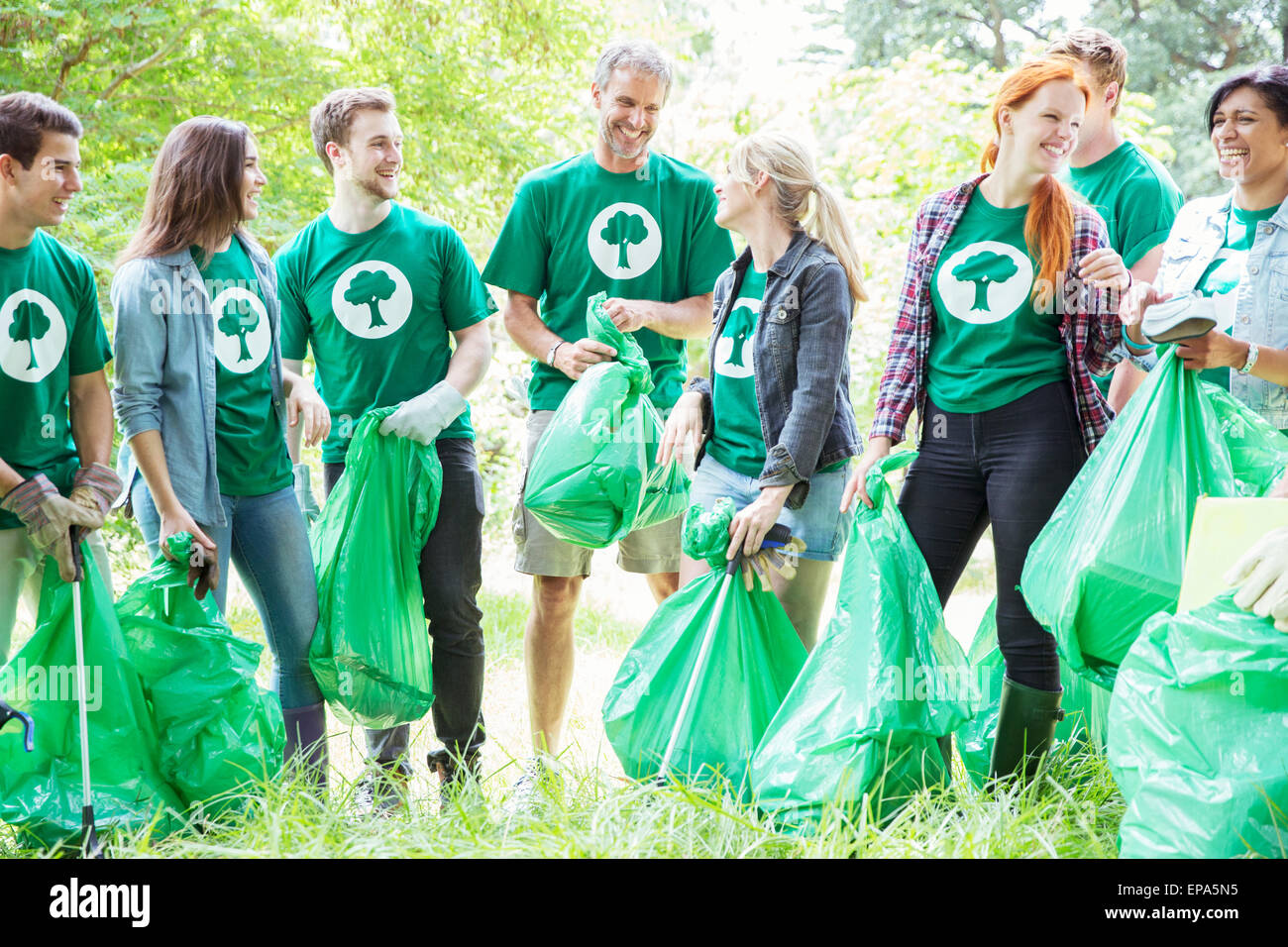 volunteering picking up trash Stock Photo - Alamy volunteering picking up trash Stock Photo - Alamy