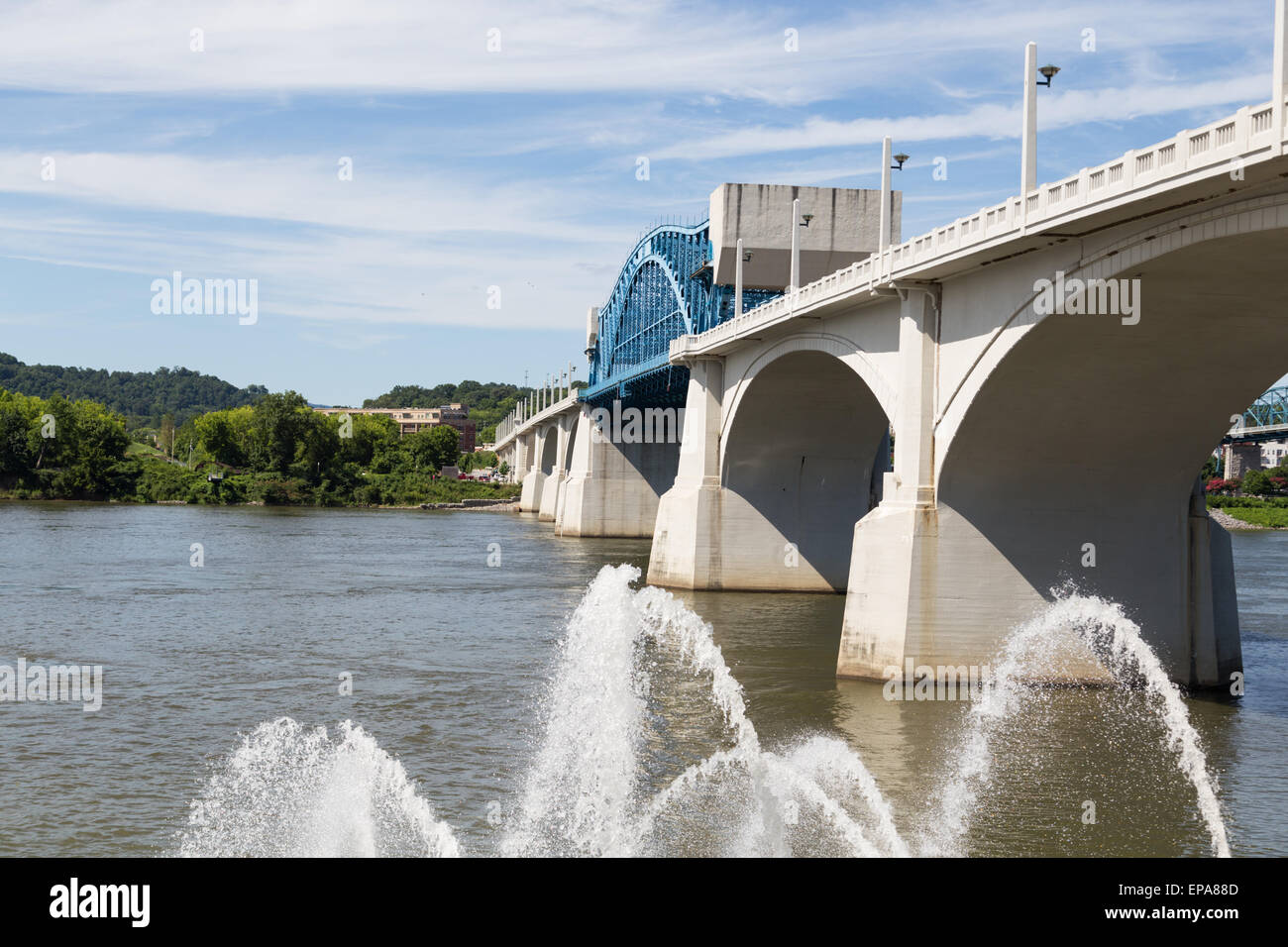 Market Street Bridge, over the Tennessee River in Chattanooga ...