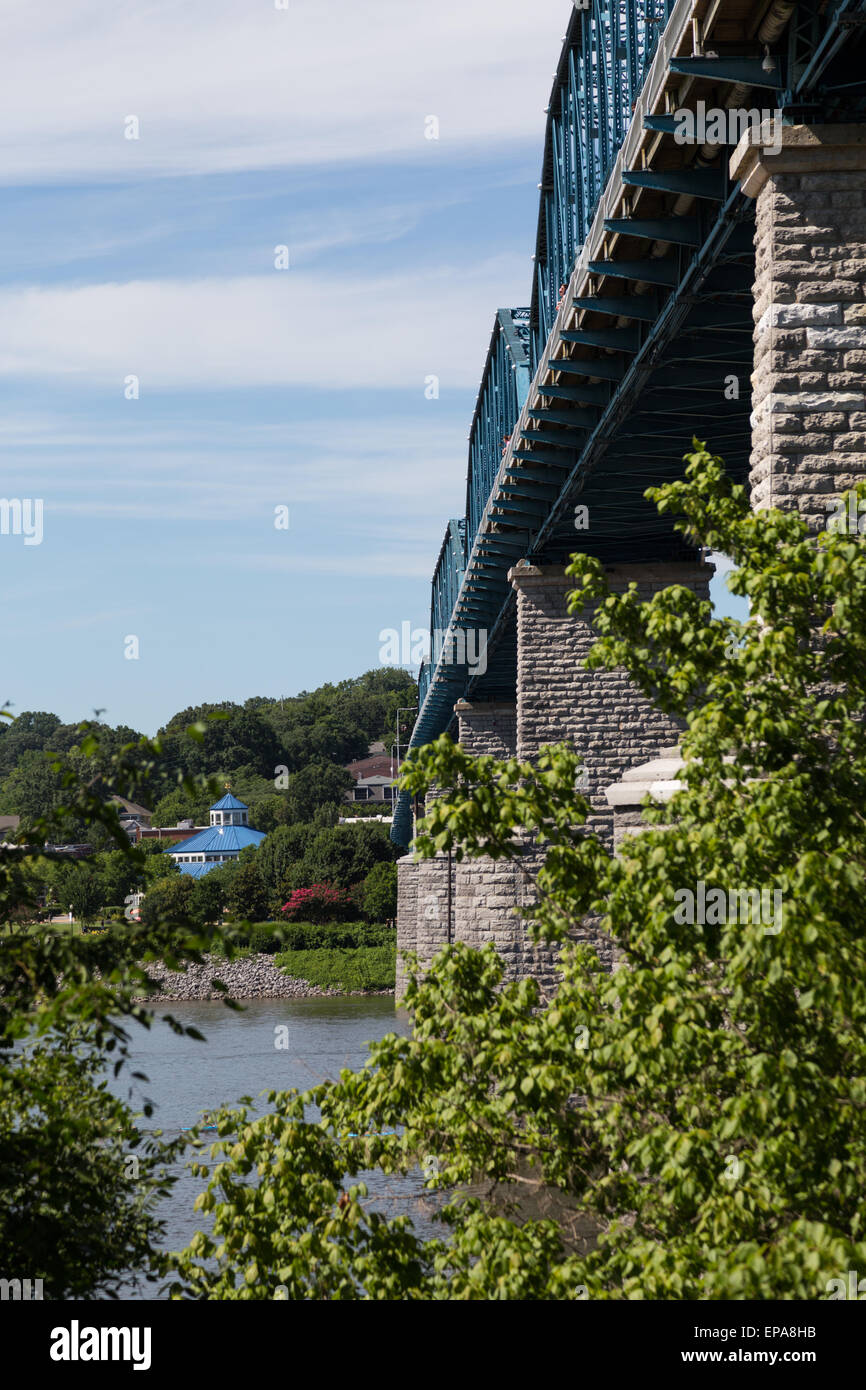 The Walnut street bridge over the Tennessee River Stock Photo - Alamy
