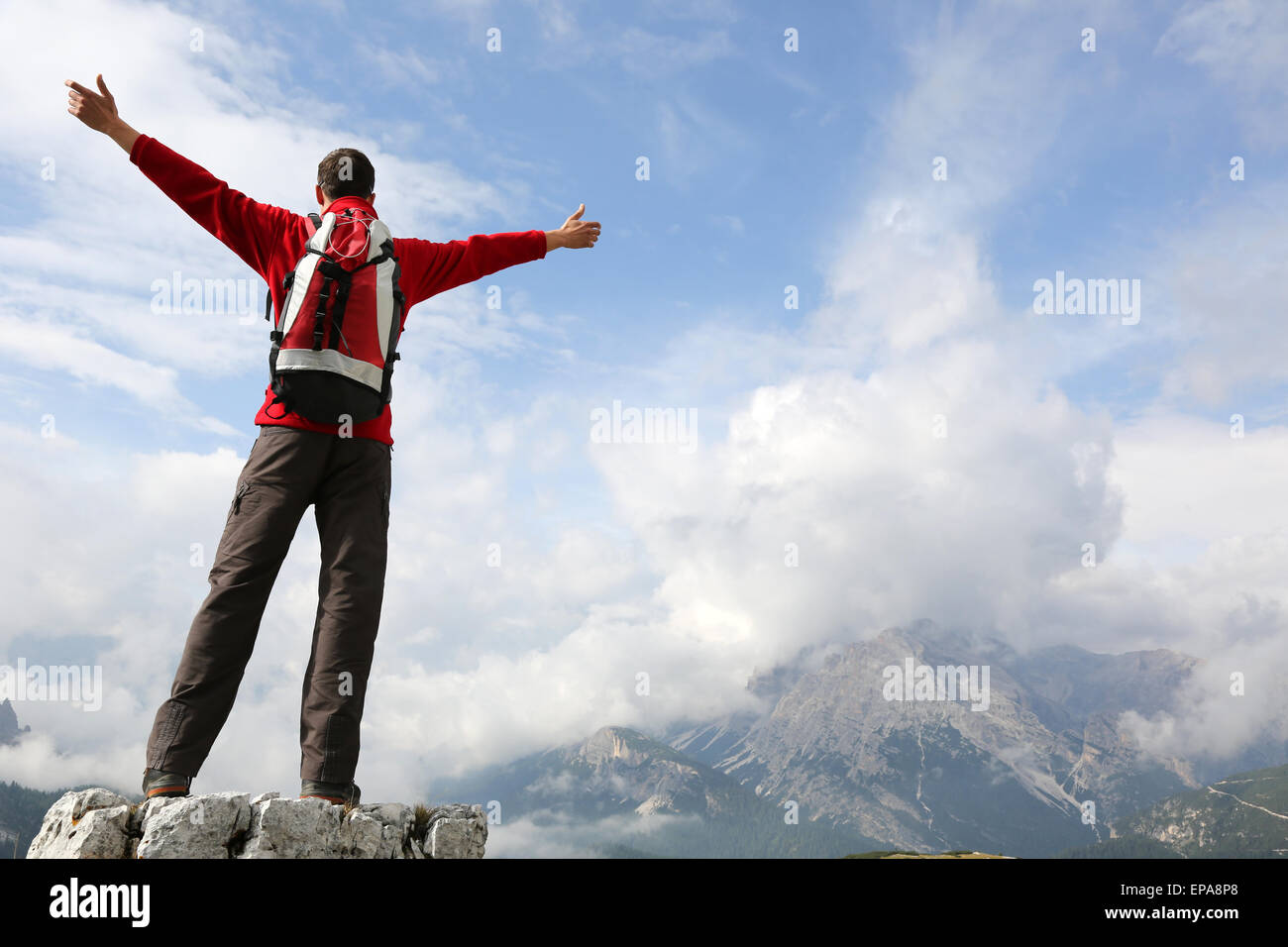 Bergsteiger auf dem Gipfel vom Berg Stock Photo - Alamy