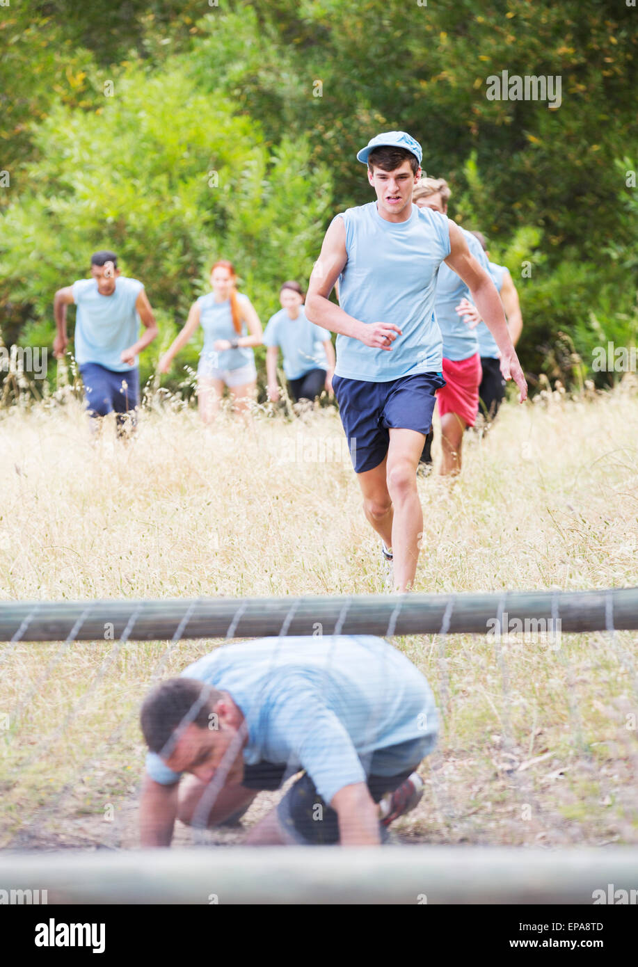 people running boot camp obstacle course Stock Photo - Alamy