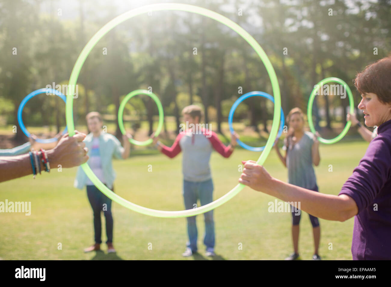 Team building hi-res stock photography and images - Alamy