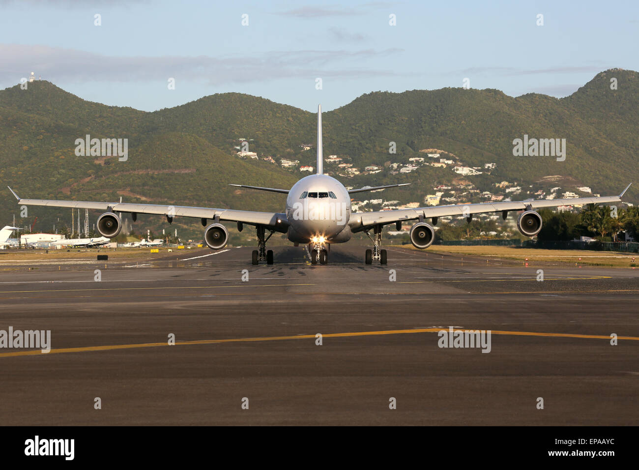 Flugzeug start hi-res stock photography and images - Alamy