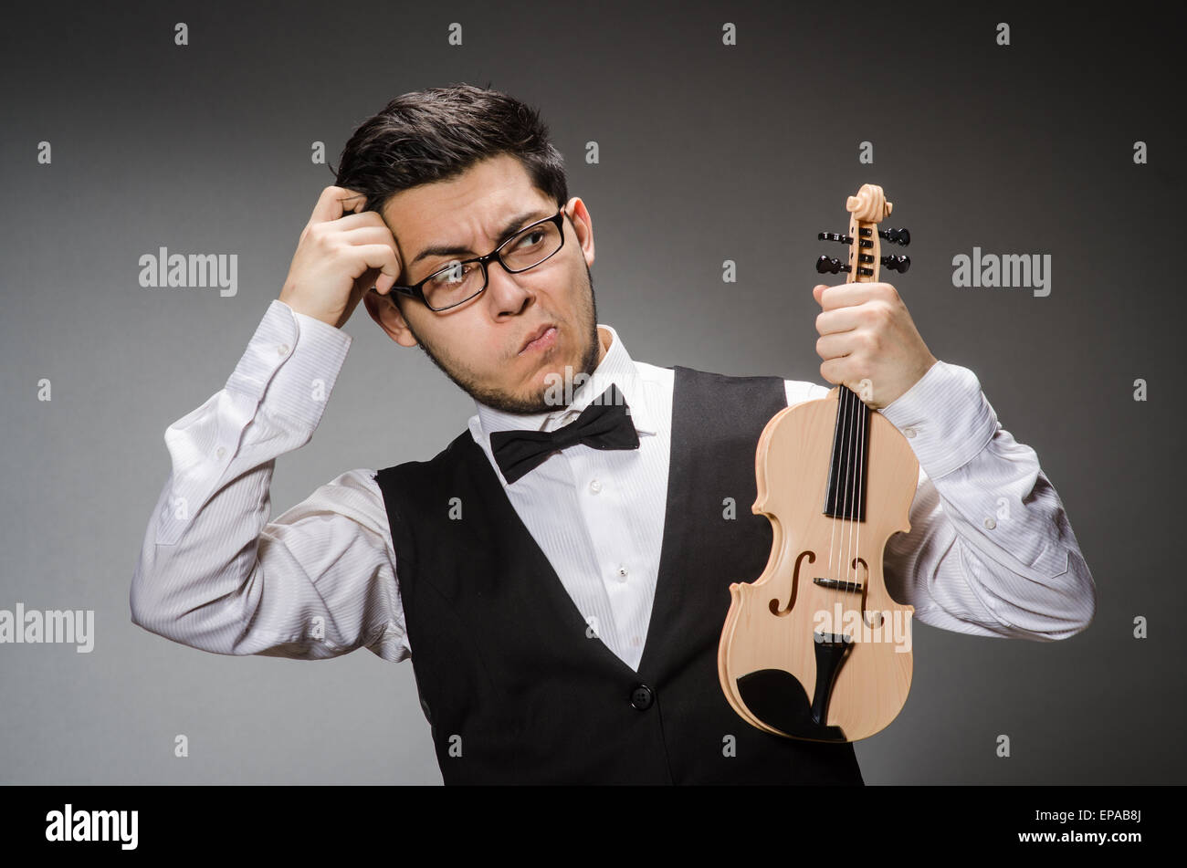 Funny violin player with fiddle Stock Photo - Alamy