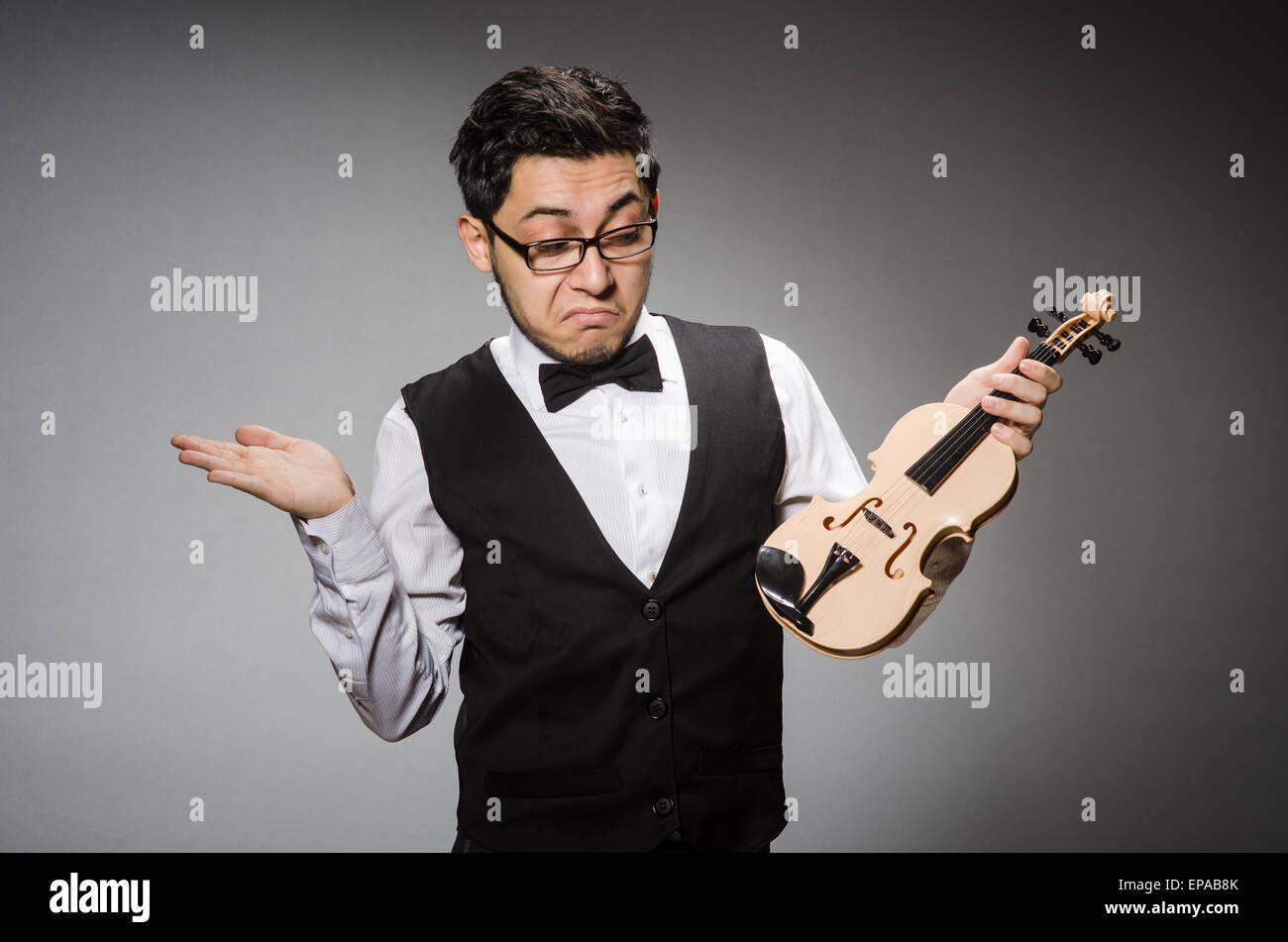 Funny violin player with fiddle Stock Photo - Alamy