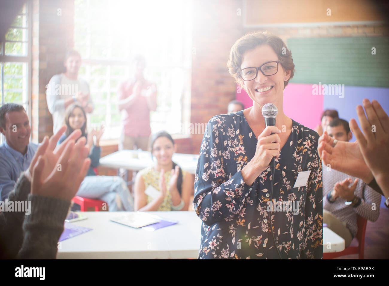 Applauding clapping woman hi-res stock photography and images - Alamy