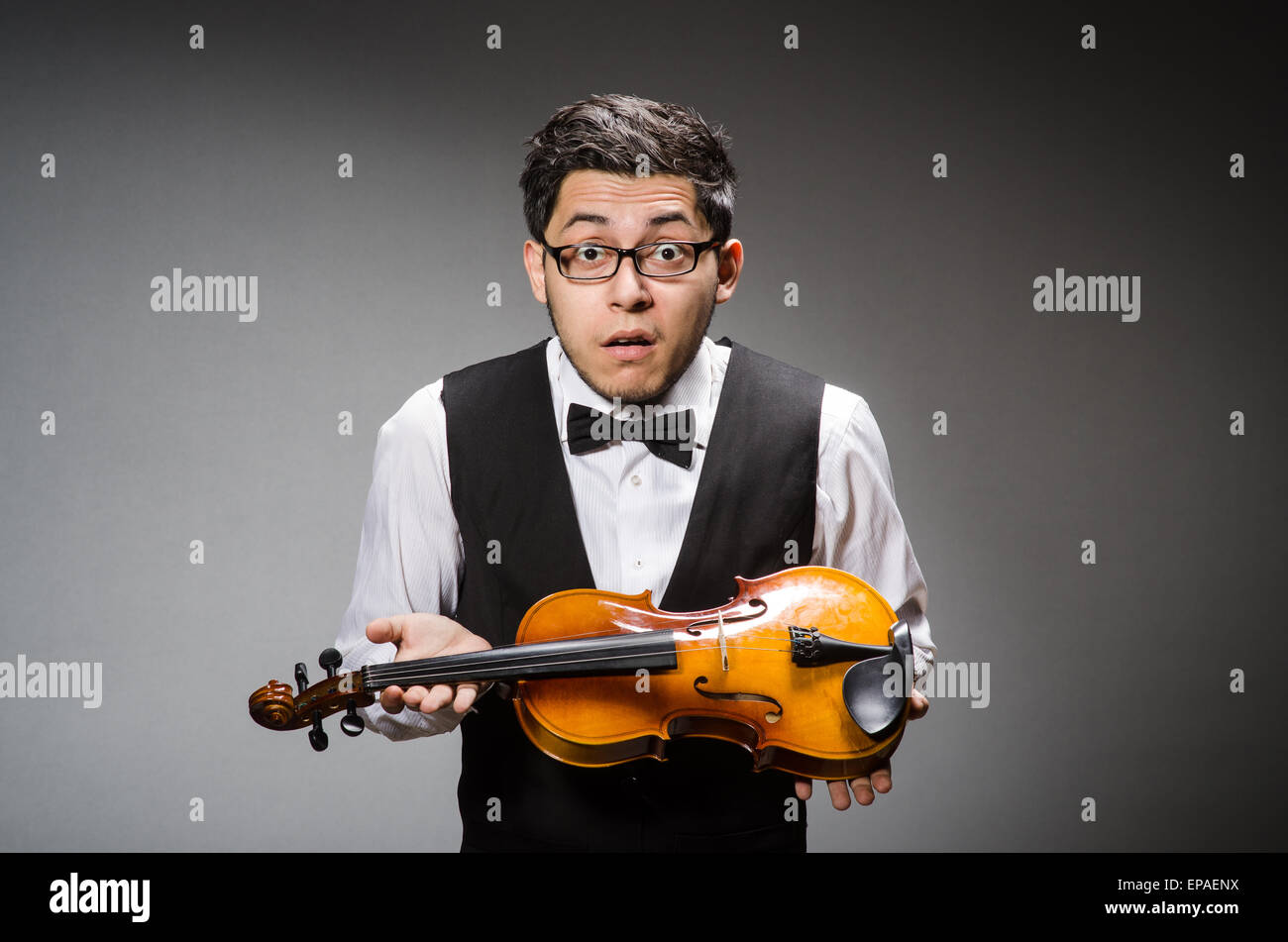 Funny violin player with fiddle Stock Photo - Alamy