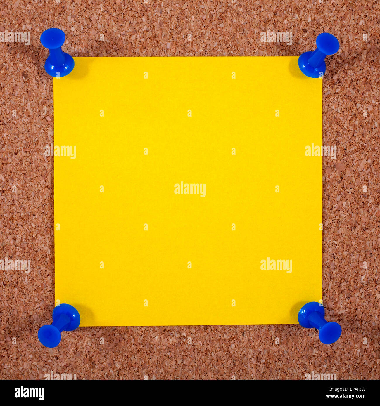 A blank yellow note page pinned to a noticeboard Stock Photo - Alamy