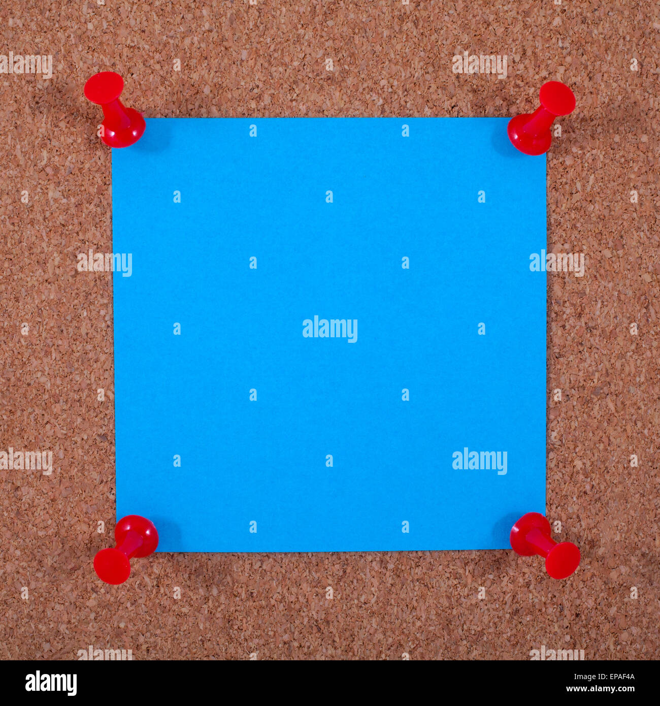 A blank piece of Note Paper pinned to a noticeboard Stock Photo - Alamy