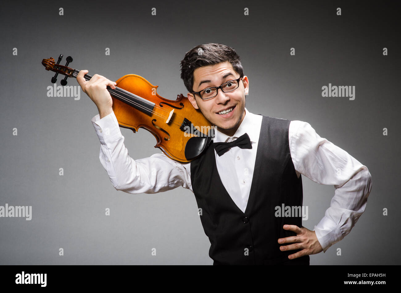 Funny violin player with fiddle Stock Photo - Alamy