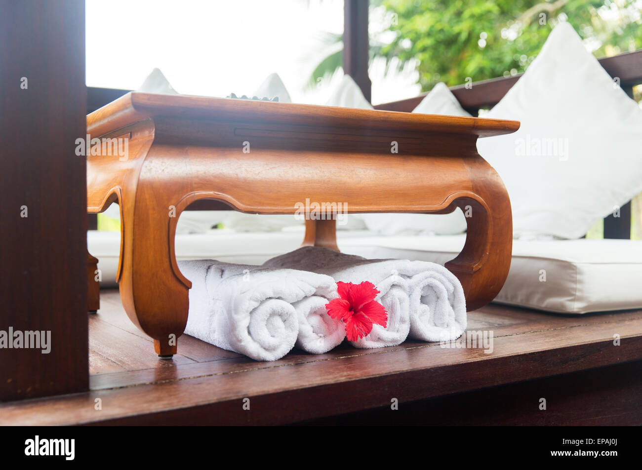 rolled bath towels at hotel spa Stock Photo - Alamy
