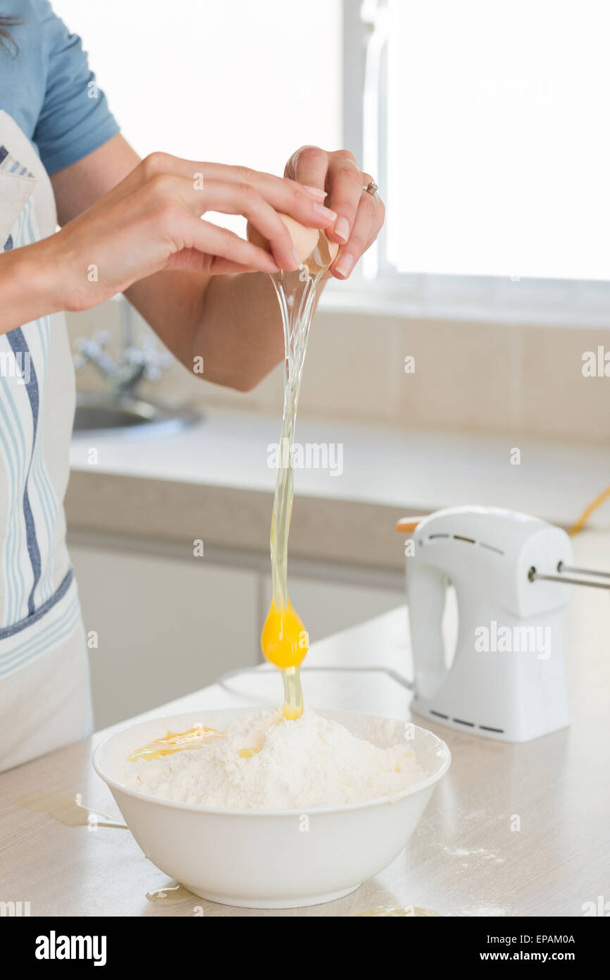 Cracking egg counter hi-res stock photography and images - Alamy