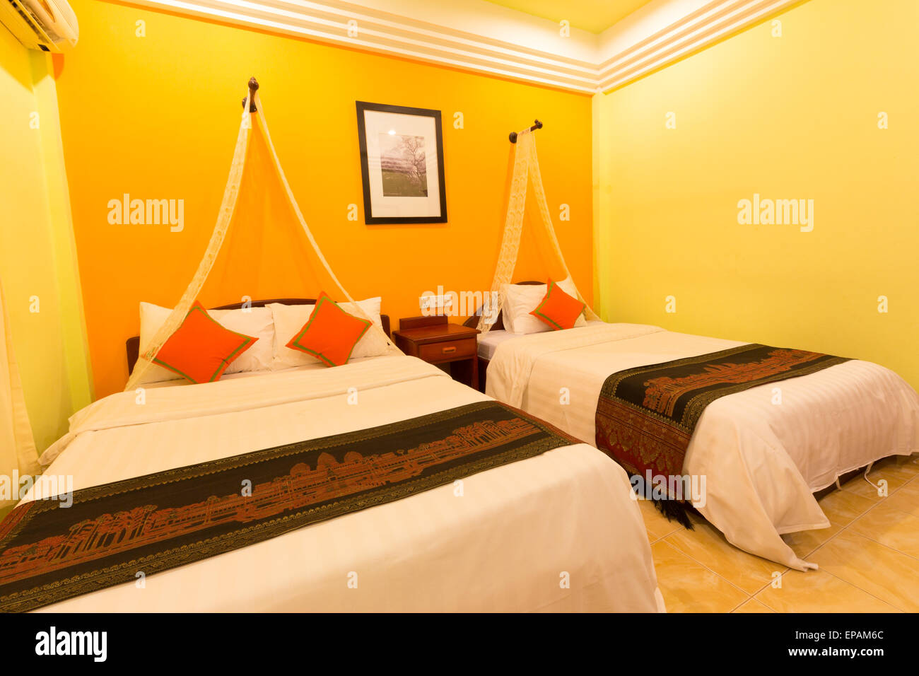 Hotel room yellow tone decorate contemporary style Stock Photo - Alamy