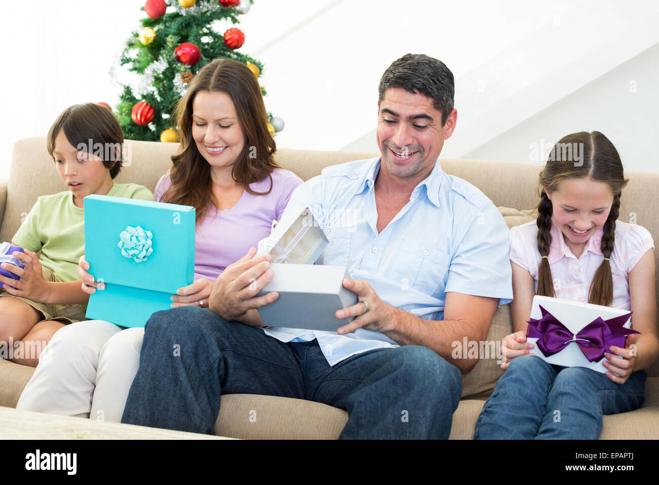 Father daughter opening gifts hi-res stock photography and images - Alamy