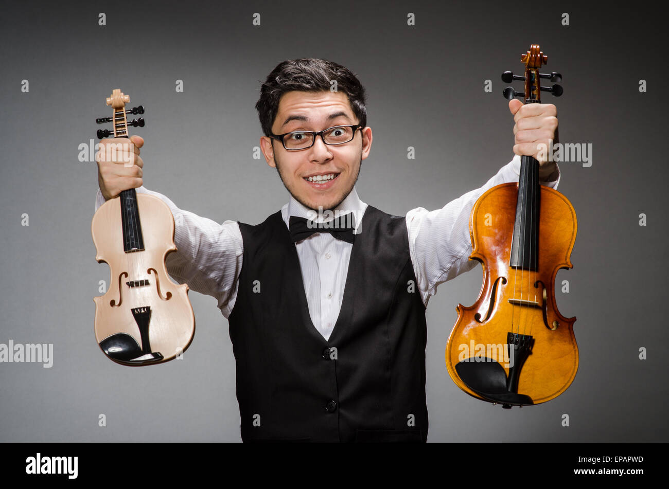 Funny violin player with fiddle Stock Photo - Alamy