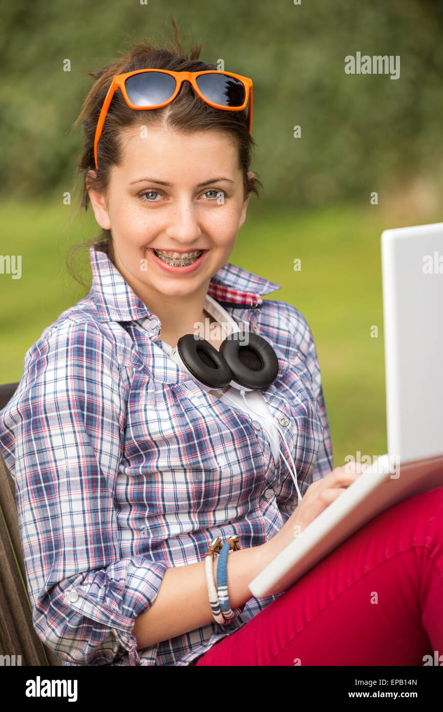 Using teeth braces hi-res stock photography and images - Alamy