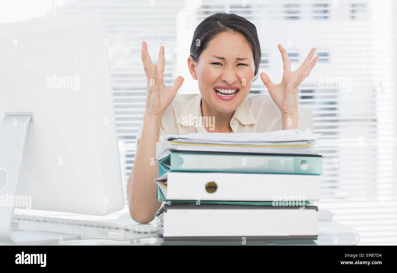 Angry businesswoman shouting stack folders hi-res stock photography and ... Angry businesswoman shouting stack folders hi-res stock photography and ...