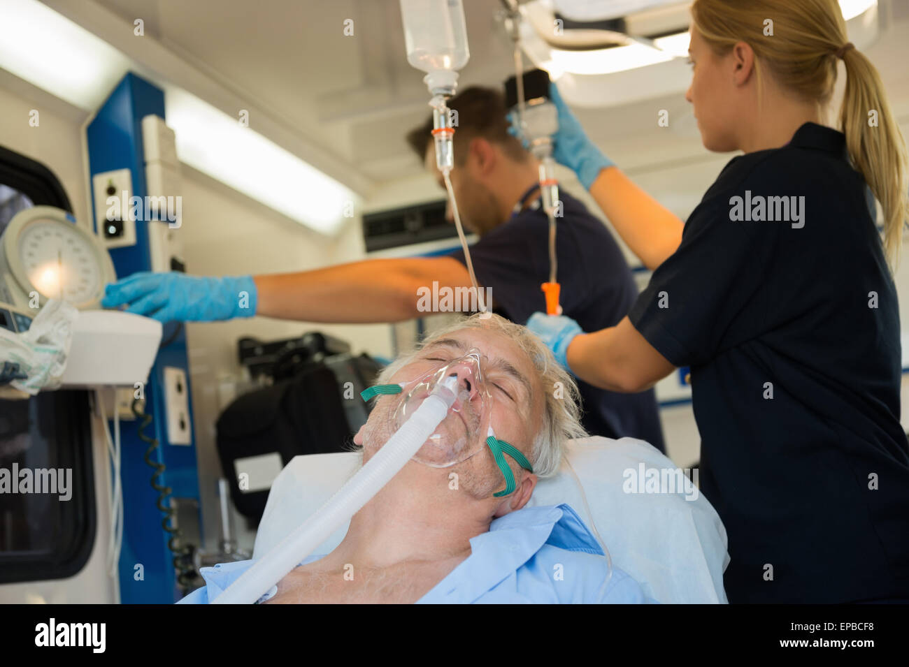 Oxygen mask ambulance hi-res stock photography and images - Alamy