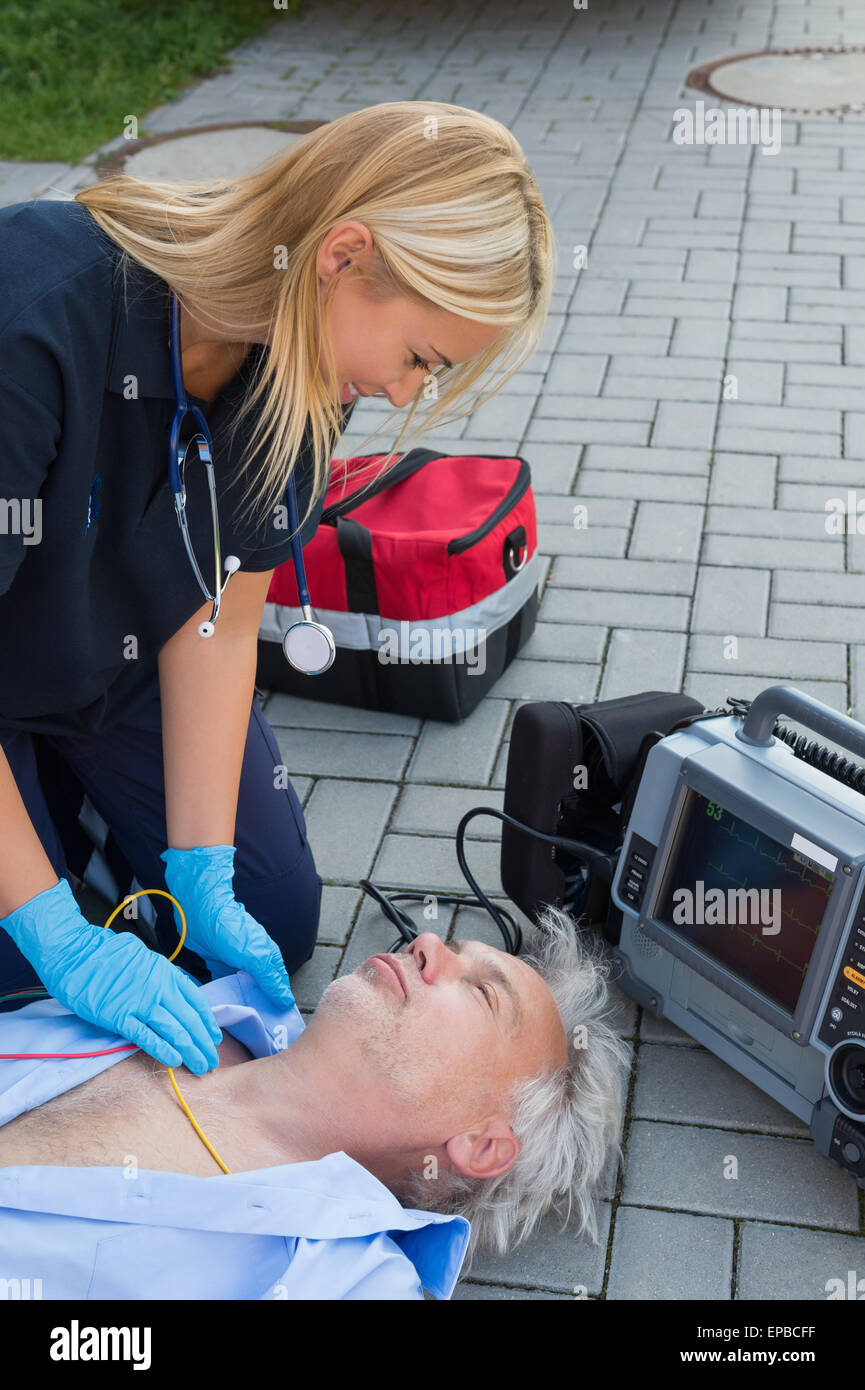 Paramedic helping man hi-res stock photography and images - Alamy