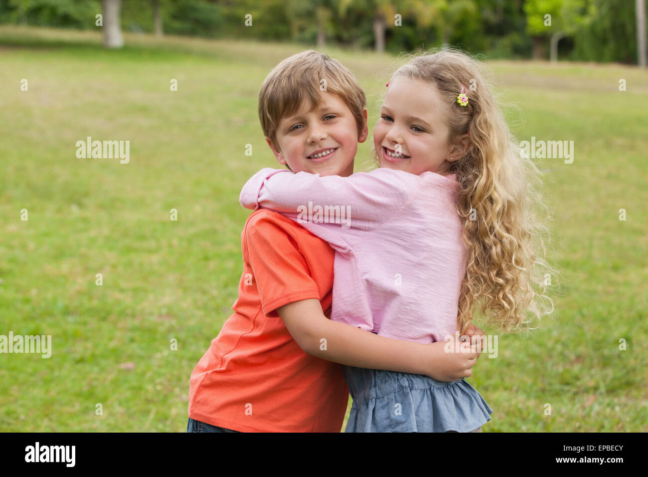 Kids hugging hi-res stock photography and images - Alamy