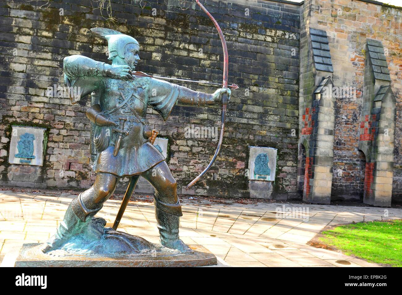 Robin Hood statue at Nottingham castle Stock Photo - Alamy