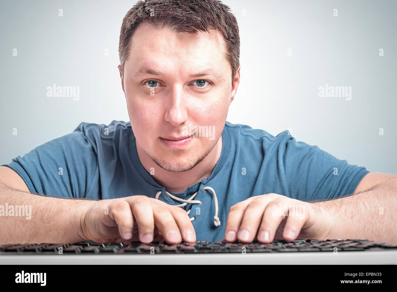 Looking at computer screen confused hi-res stock photography and images ...