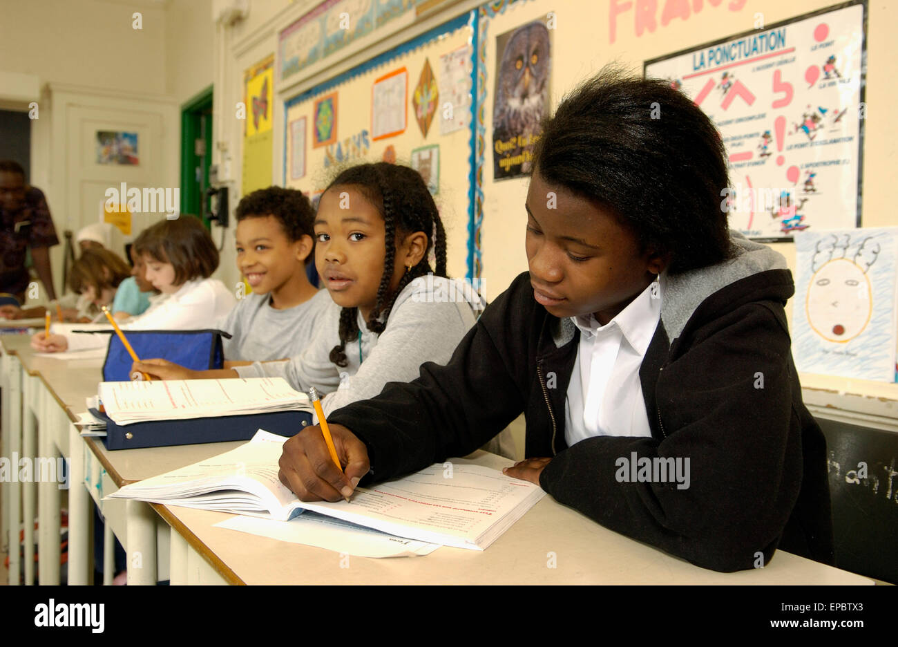 Fifth grade classroom happy hi-res stock photography and images - Alamy