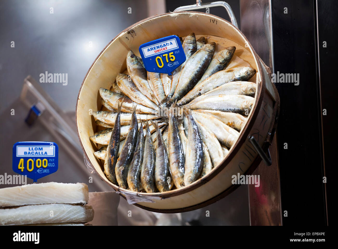 Exposed fish hi-res stock photography and images - Alamy