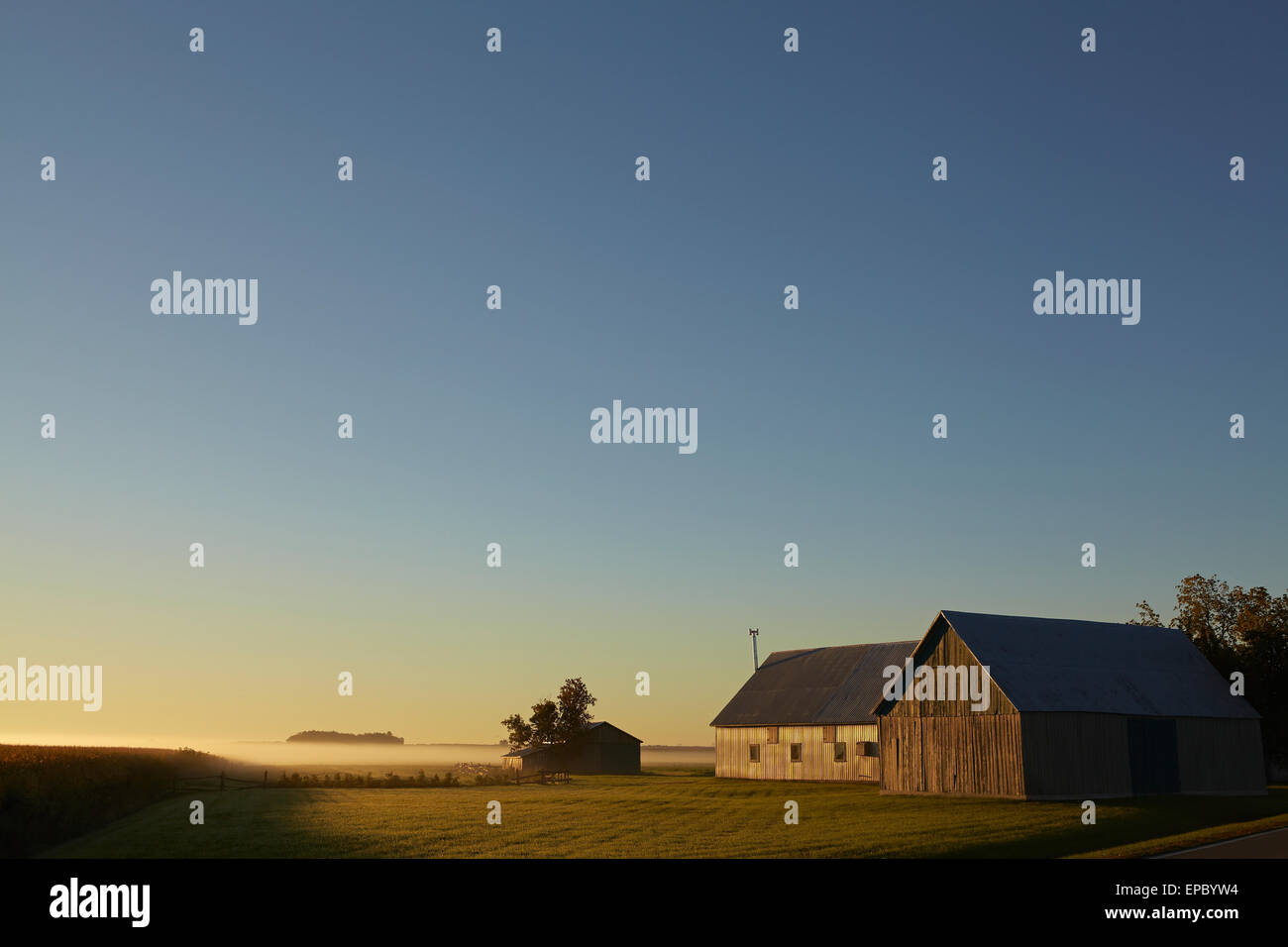 Canada dawn barn hi-res stock photography and images - Alamy