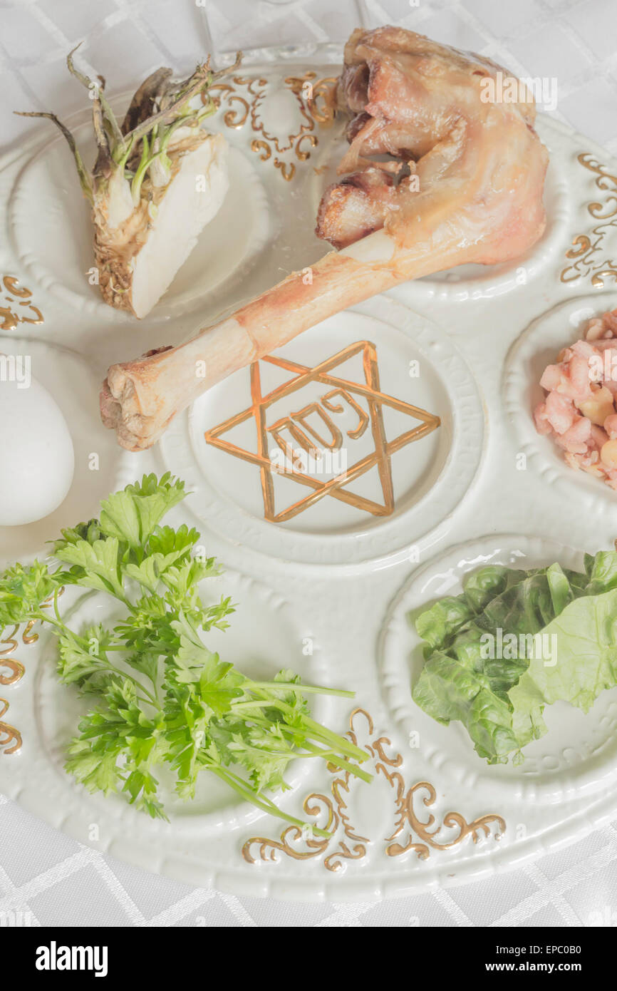 Seder plate hi-res stock photography and images - Alamy