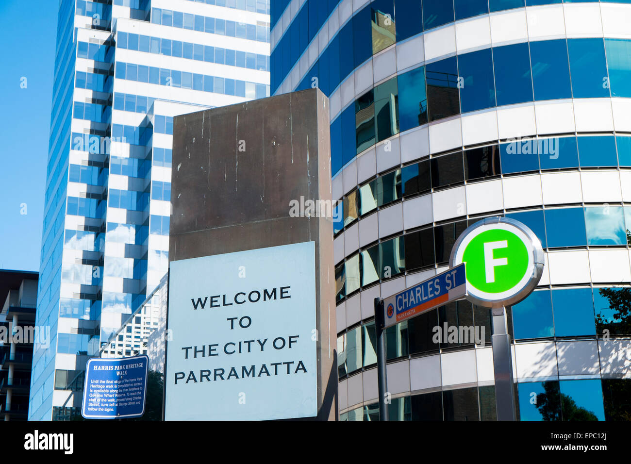 Wayfinding sign hi-res stock photography and images - Alamy