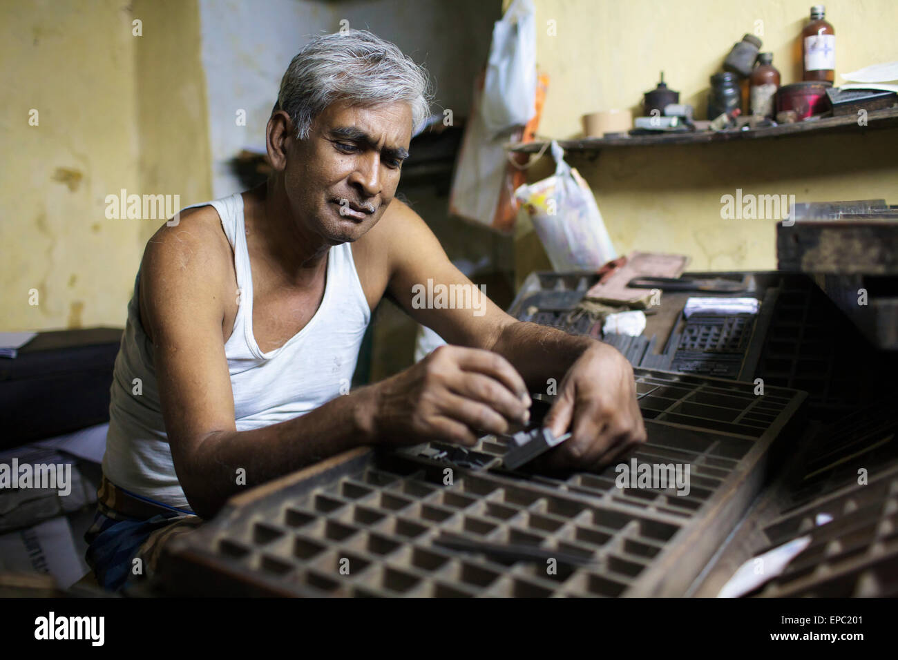 Man laying out type by hand; Kolkata, West Bengal, India Stock Photo ...