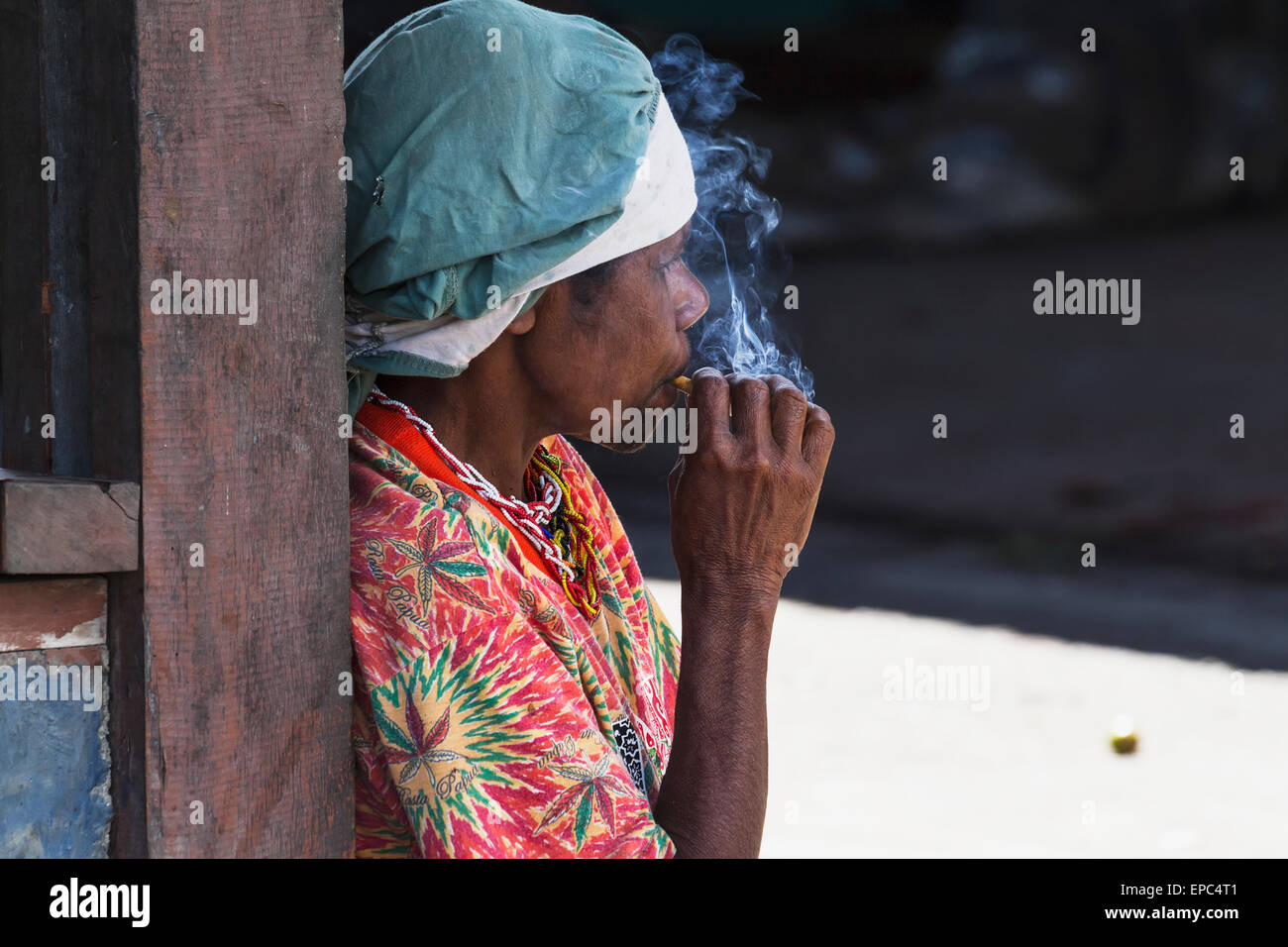 Dani woman smoking at the market, Wamena, Papua, Indonesia Stock Photo ...