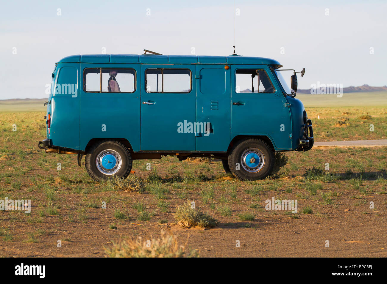 UAZ-452 off-road van, Gobi Gurvansaikhan National Park, Ömnögovi ...