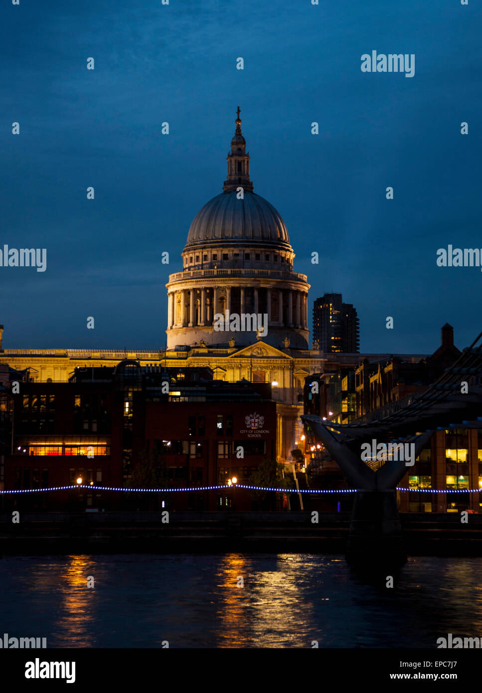 Searchlights war london hi-res stock photography and images - Alamy