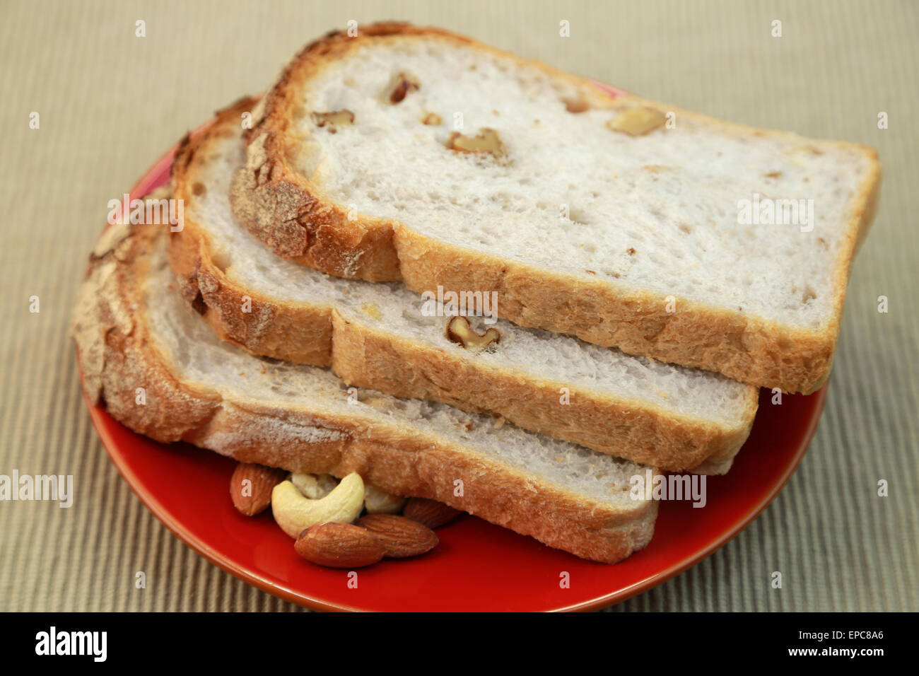 Walnut bread hi-res stock photography and images - Alamy