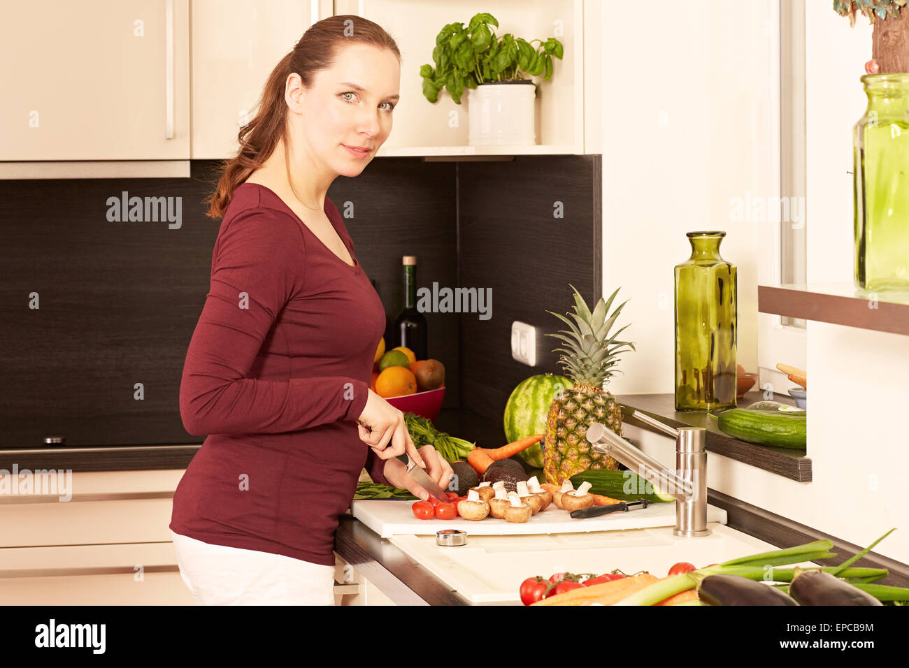 women in the kitchen Stock Photo - Alamy