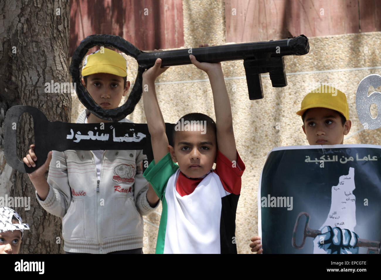 Gaza City, The Gaza Strip, Palestine. 16th May, 2015. Palestinian kids ...