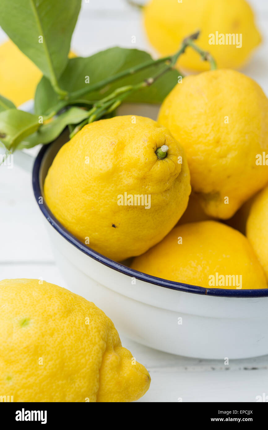 Lemons in white bowl hi-res stock photography and images - Alamy