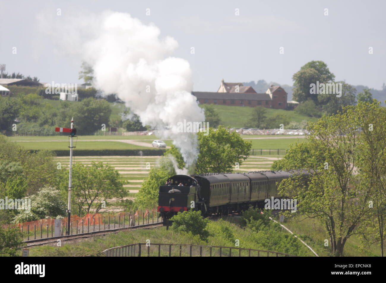 Southam Bridge, Cheltenham, Gloucestershire, UK. 16th May, 2015. Steam ...