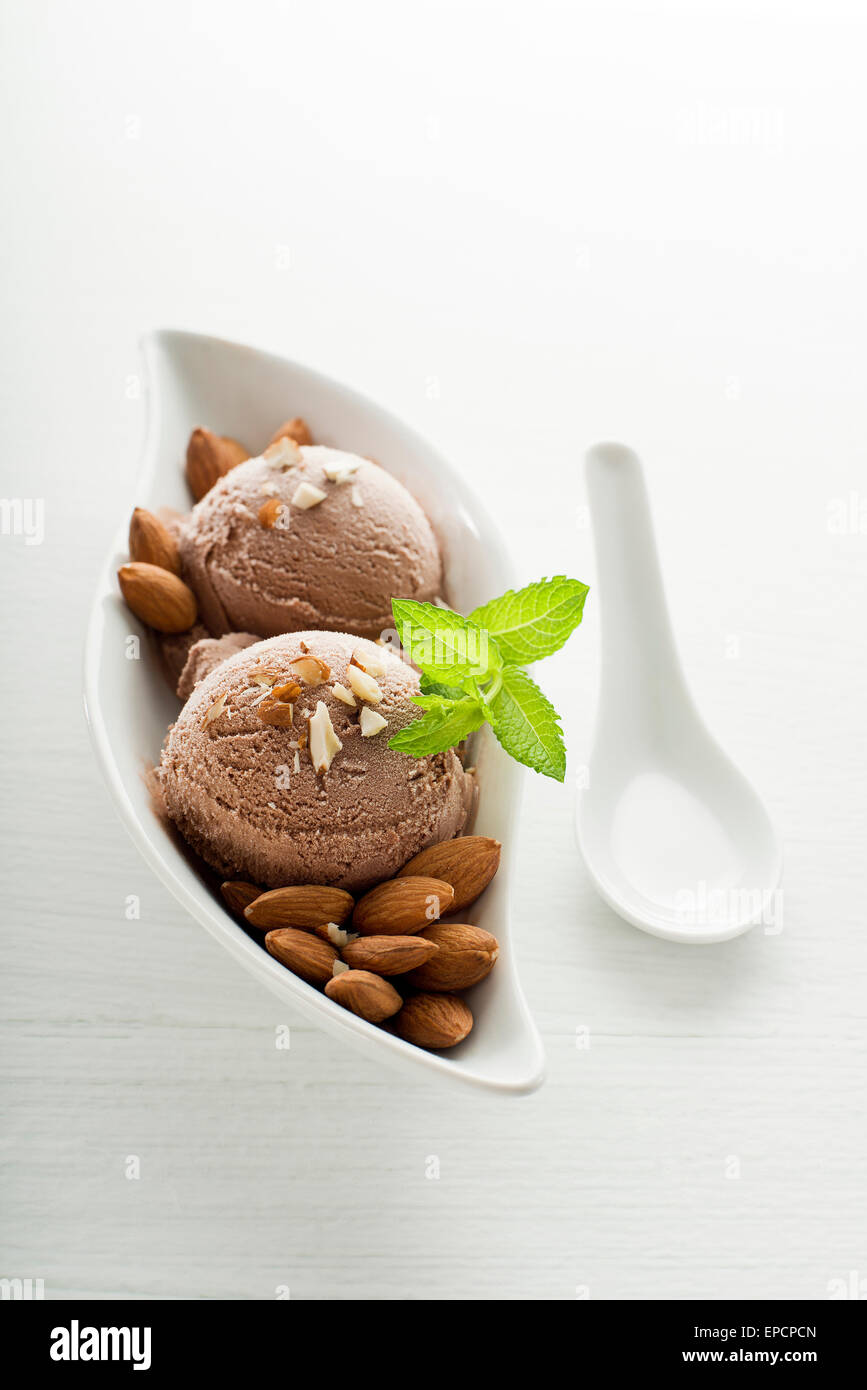 Almond ice cream scoop hi-res stock photography and images - Alamy