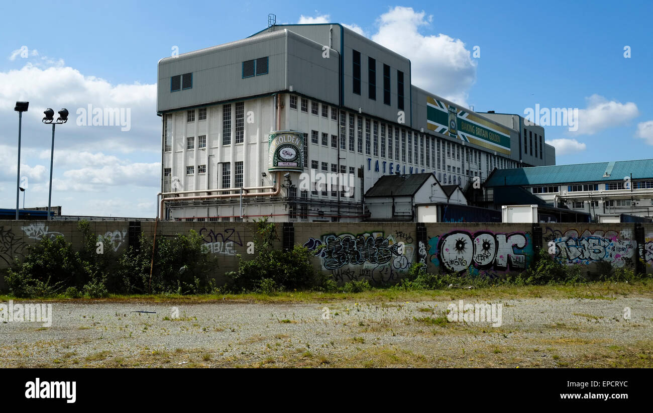 Derelict disused factory hi-res stock photography and images - Alamy
