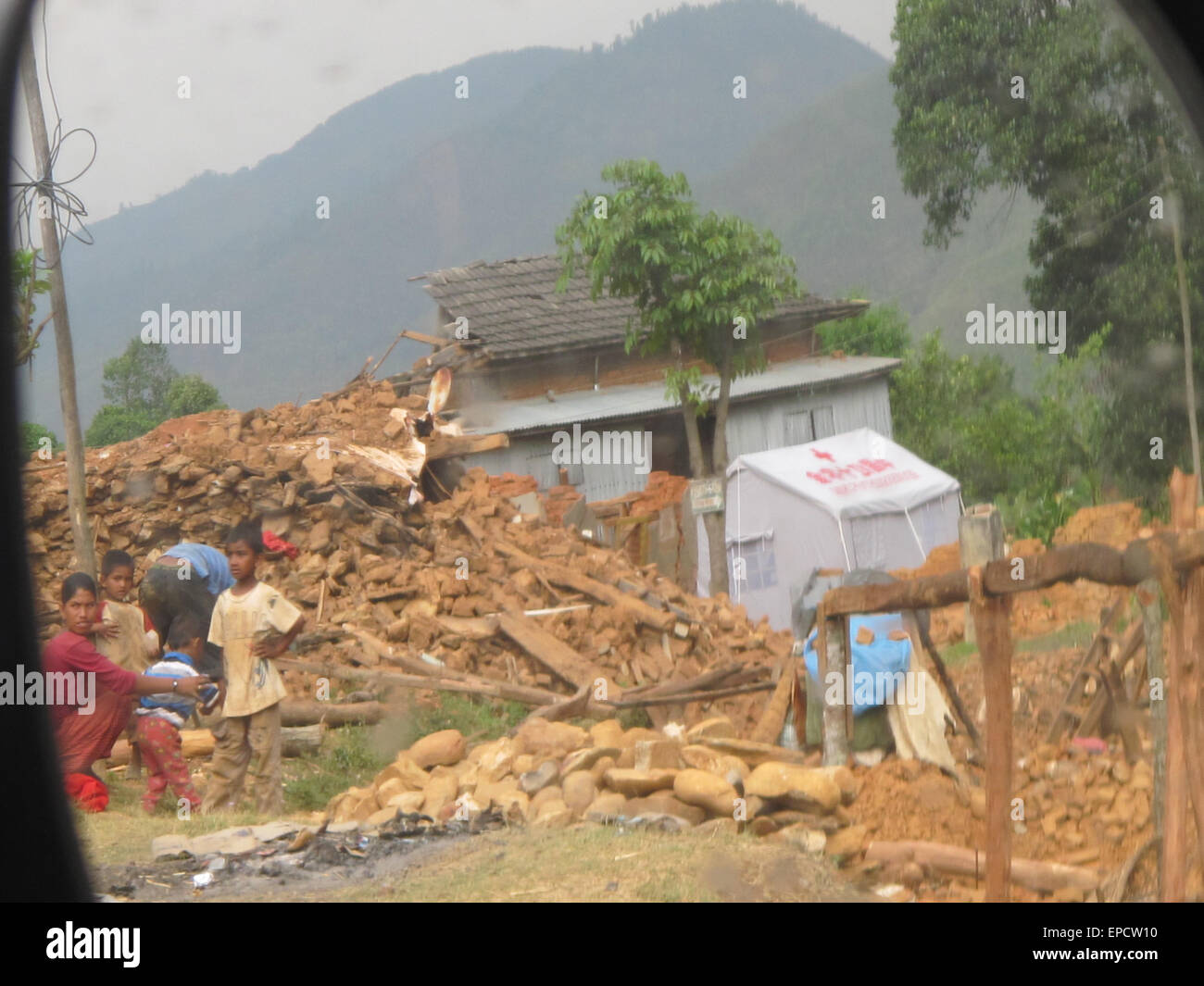Earthquake affected people hi-res stock photography and images - Alamy